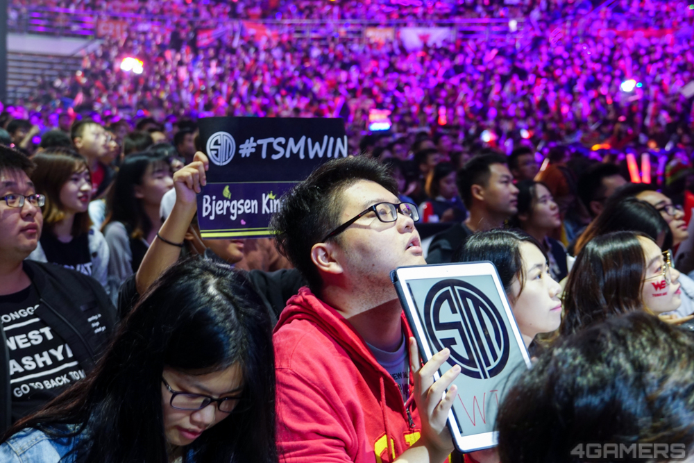 WC 2017｜小組賽Day2：Doublelift後期Carry，FW不敵TSM吞首敗 | 4Gamers